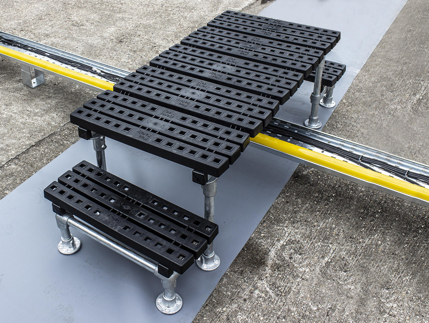 Safety Railing and Modular Guardrail made from Slip-on Railing Fittings ...